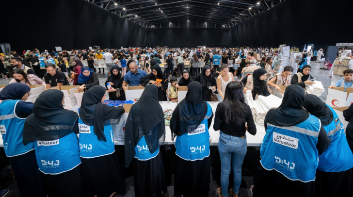 Thousands Of UAE Volunteers Pack Relief Aids In Dubai Festival City ...
